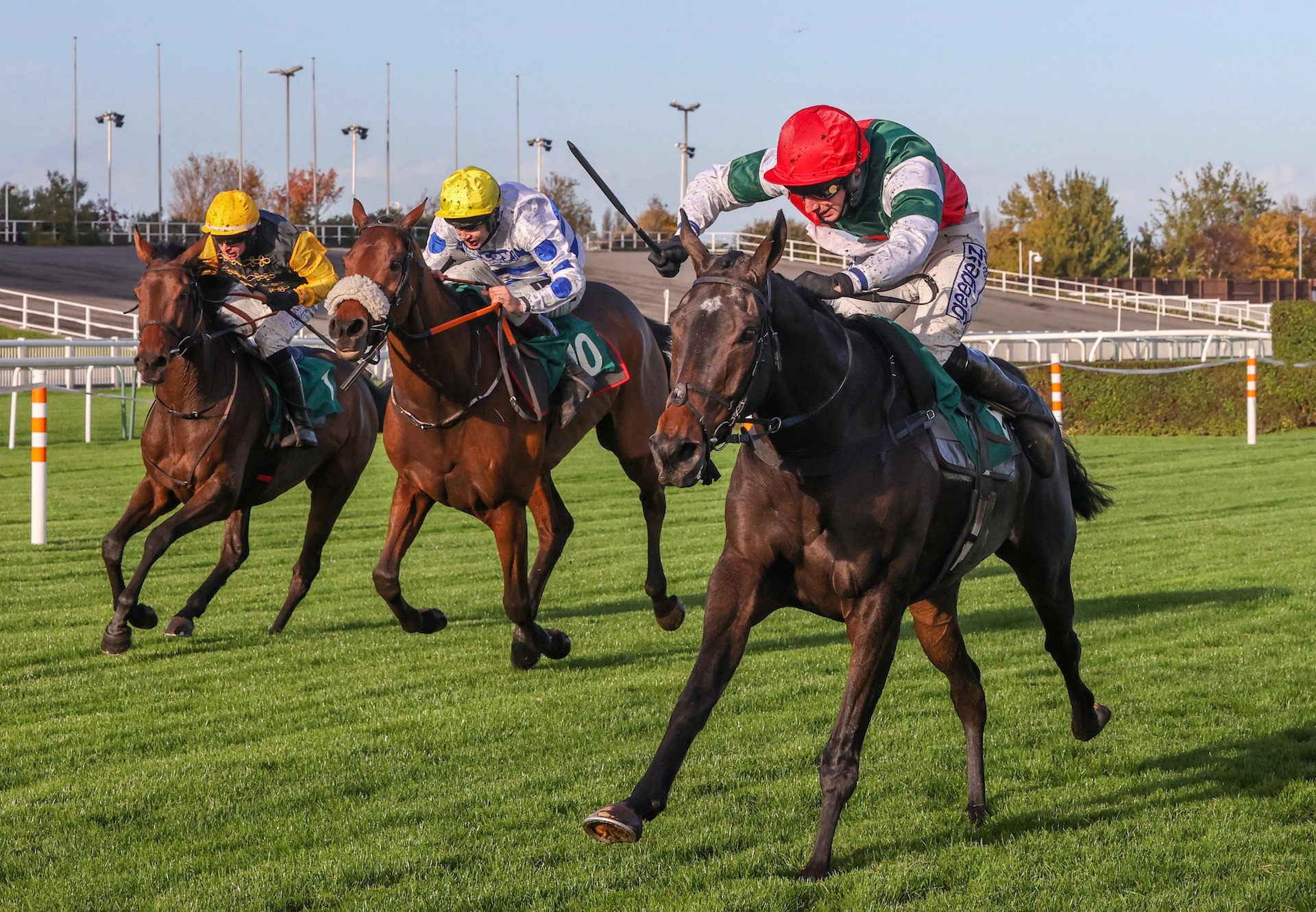 Talented Acey Milan Wins Chase Debut At Aintree